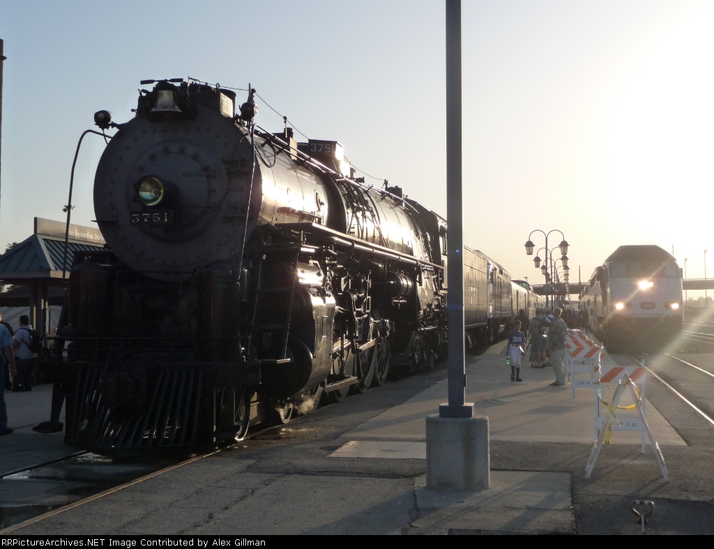 Santa Fe 3751 & SCAX 895